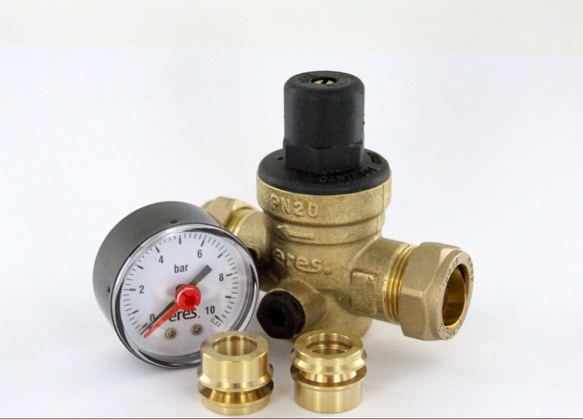 Pressure reducing valve with gauge fits 15mm & 22mm